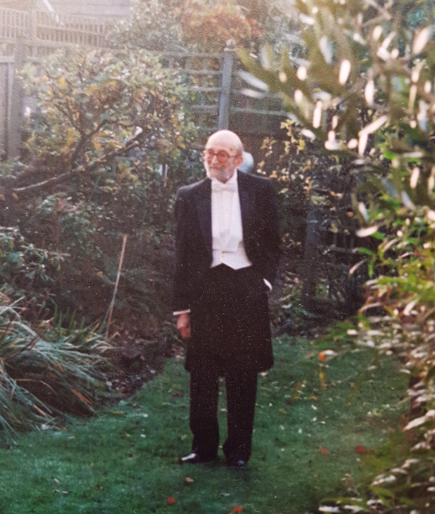 Dr. Andrew Mango 1926-2014 – Association of European Journalists